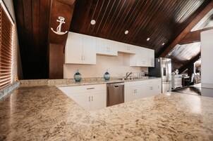 Quarto presidencial, várias camas, para não fumantes | Cozinha privada | Geladeira, micro-ondas, cafeteira/chaleira