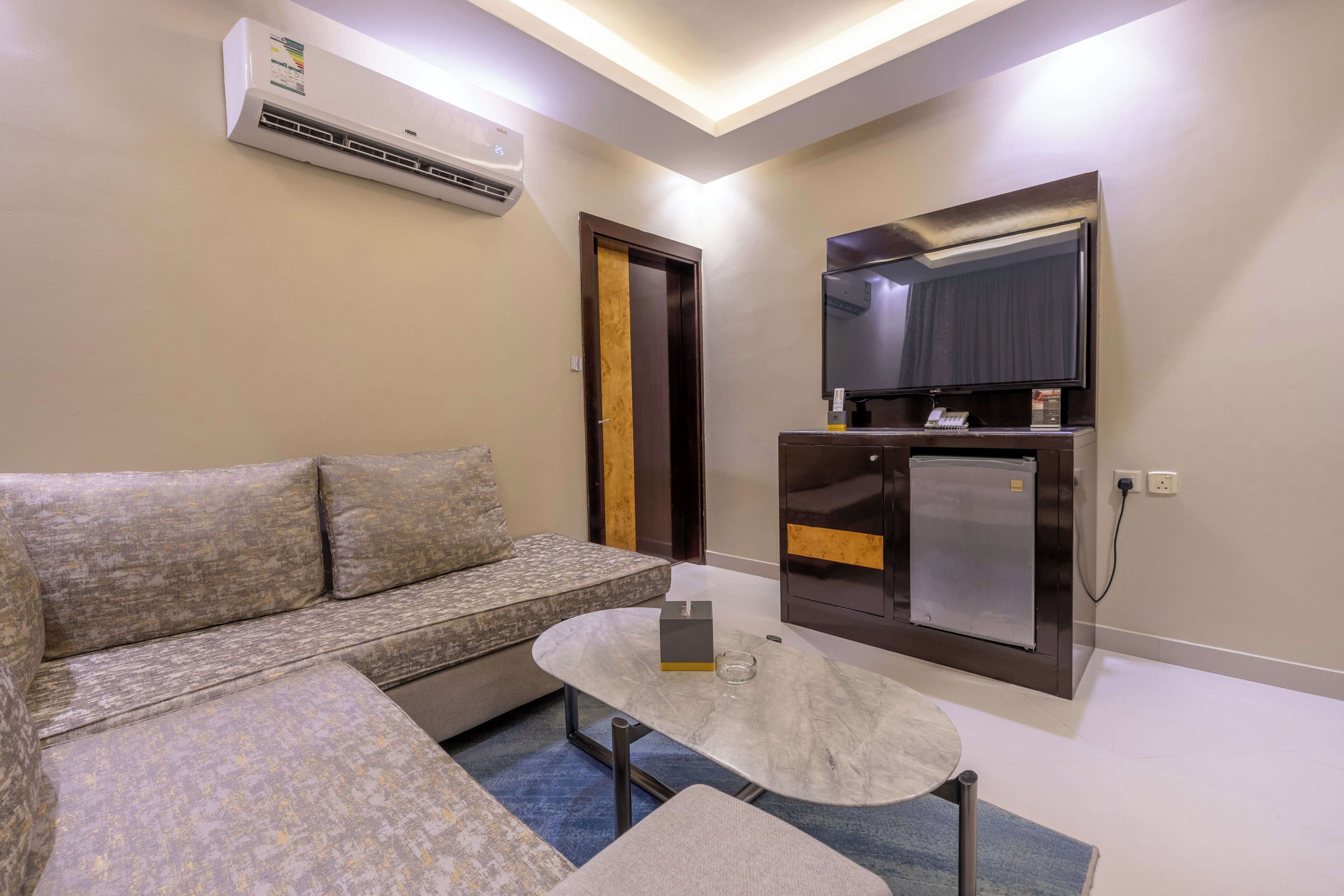 Apartamento, 1 quarto | Cofre no quarto, cortinas/cortinados opacos, ferro/tábua de engomar 