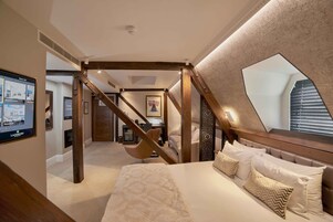 Suite Júnior | Roupa de alta qualidade, minibar, cofre com capacidade para portátil 