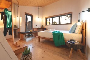 Cortinas blackout, Wi-Fi de cortesia, roupa de cama