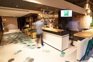 Check-in e check-out automático