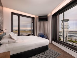 Suite, 1 cama king-size | 1 quarto, minibar, cofre no quarto, cortinas/cortinados opacos