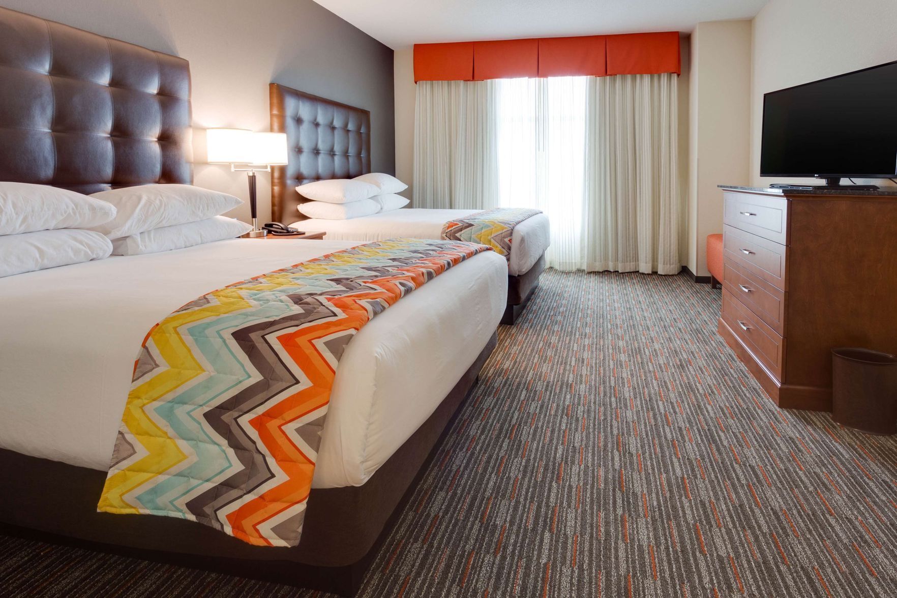 Secretária, secretária adequada para computadores portáteis 