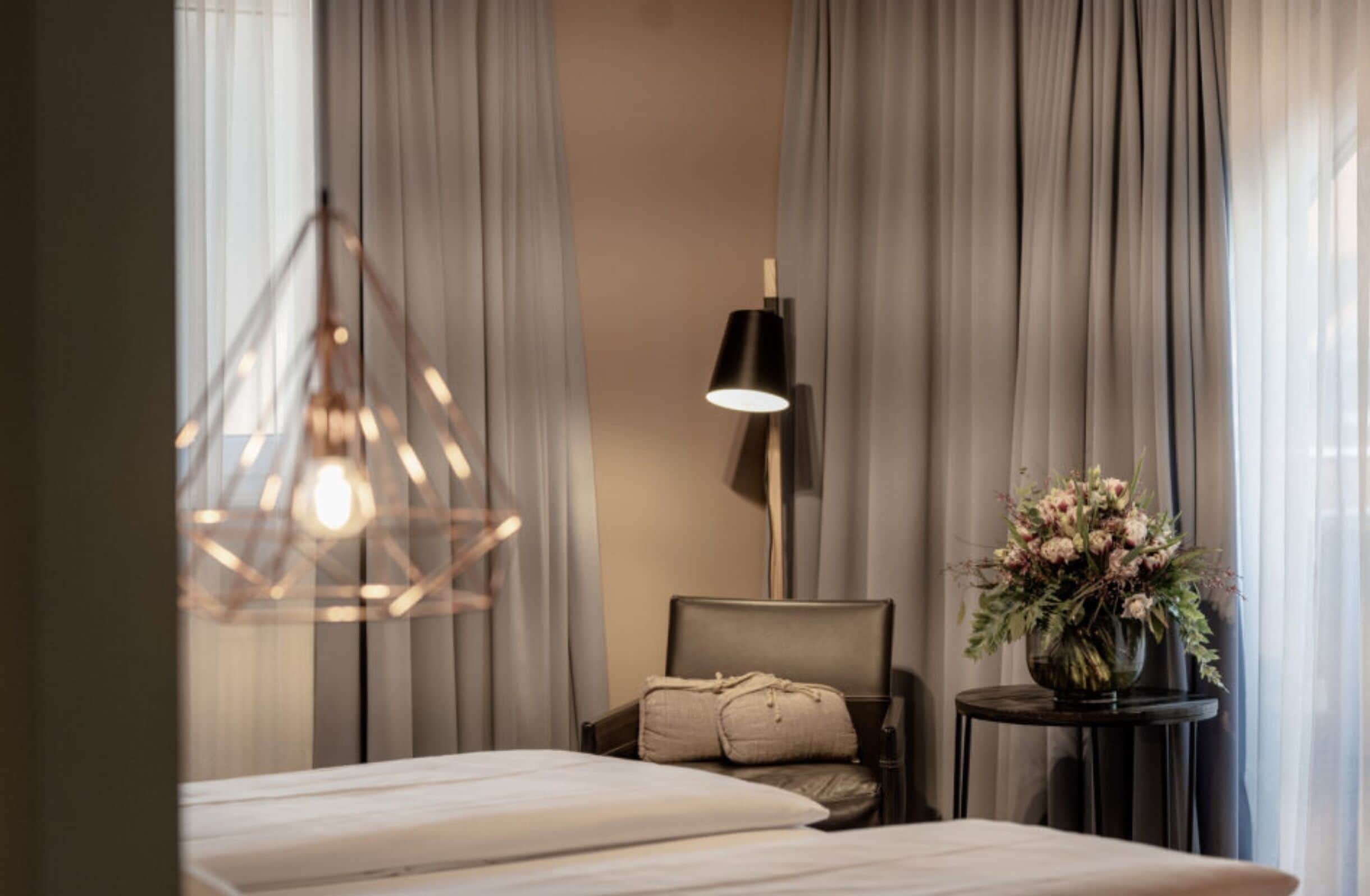 Doppelzimmer Panorama | Roupa hipoalergénica, minibar, cofre no quarto 
