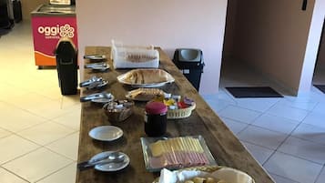 Café da manhã self-service grátis todos os dias
