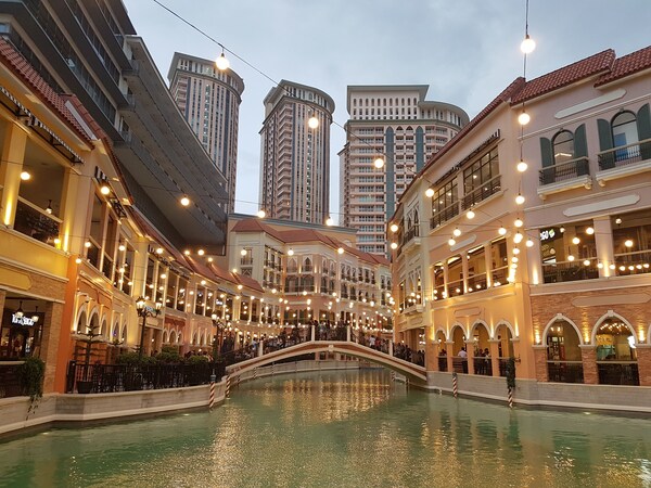 Luxe In Venice - The Venice Residences - Makati