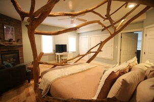 Deluxe Room, 1 Queen Bed, Accessible, Jetted Tub (Driftwood) - No Pets Allowed | Roupas de cama premium, camas com colchões pillow-top