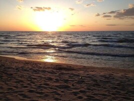 Perto da praia, areia branca, passeios de caiaque 