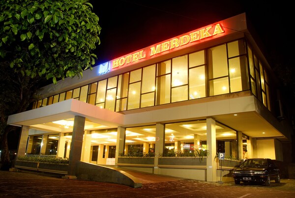 Hotel Merdeka Madiun - Madiun