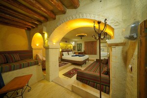 Quarto (Queen Cave) | Roupa de alta qualidade, minibar, cofre no quarto 