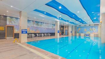 Piscina interior, piscina exterior