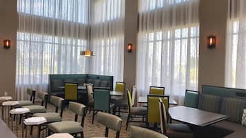 Pequeno-almoço tipo buffet diário incluído