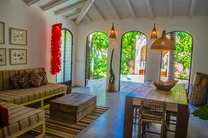 Bangalô família | Sala de estar | TV LCD 40 polegadas com canais a cabo, TV