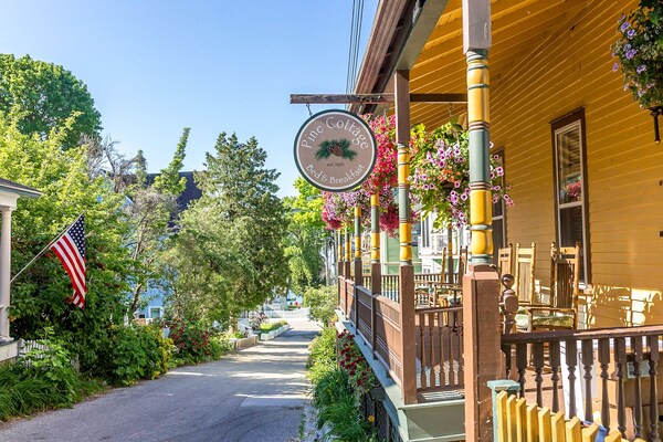 Pine Cottage Bed & Breakfast - Mackinac Island, MI