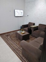 Apartamento, 3 quartos | Área de estar | TV