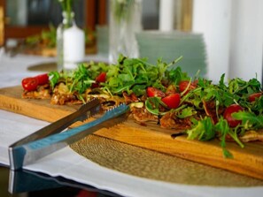 Café da manhã com buffet todos os dias (EUR 14.40 por pessoa) 