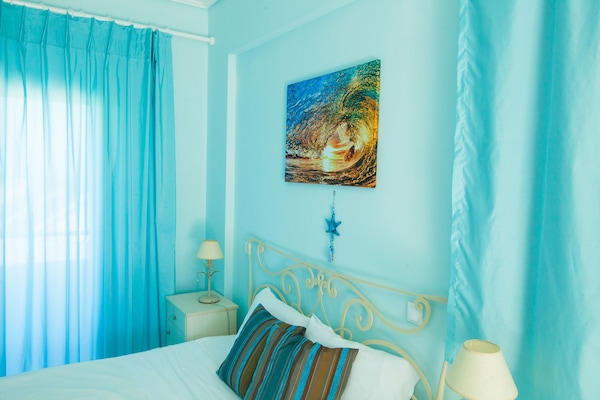 Roupas de cama premium, cofres nos quartos, escrivaninha