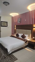 Cortinas/cortinados opacos, quartos insonorizados, Wi-fi grátis 