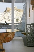 Suite (Indoor Heated Mini Pool ) | Cofre no quarto, quartos insonorizados, ferro/tábua de engomar
