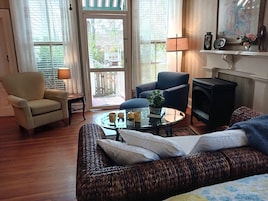 TV de ecrã plano, lareira, Netflix, serviços de streaming