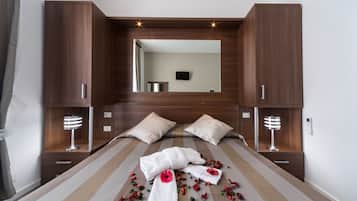 Quarto Individual Standard, casa de banho anexa | Lençóis italianos Frette, roupa de alta qualidade, cofre no quarto