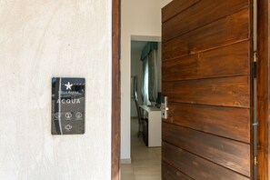 Quarto casal ou duplo superior, vista para a piscina | Frigobar, cofres nos quartos, cortinas blackout, Wi-Fi de cortesia