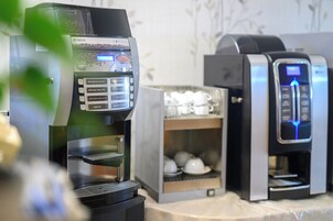 Pequeno-almoço tipo buffet diário (7 EUR por pessoa) 