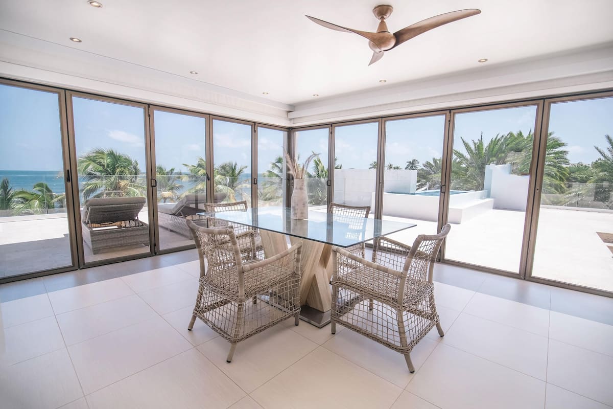 Penthouse, vĂĄrias camas, nĂŁo fumadores, junto ao mar | Lençóis de algodĂŁo egĂpcio, roupa de alta qualidade, edredĂ”es de penas