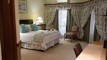 Quarto Executivo (Eland) | Roupa de alta qualidade, cofre no quarto, com decoração personalizada