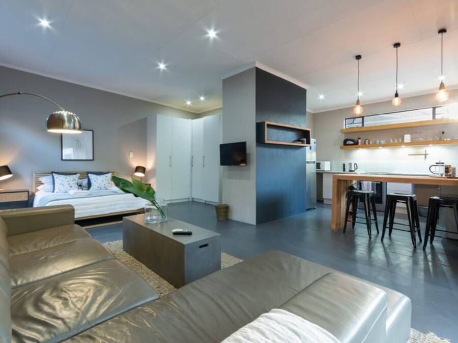 Apartamento | Secretária, secretária adequada para computadores portáteis