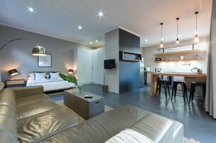 Apartamento | Secretária, secretária adequada para computadores portáteis 