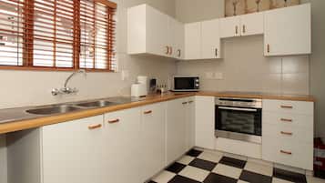 Casa de Campo Comfort, 2 quartos | Cozinha privada | Um micro-ondas, uma cafeteira/bule