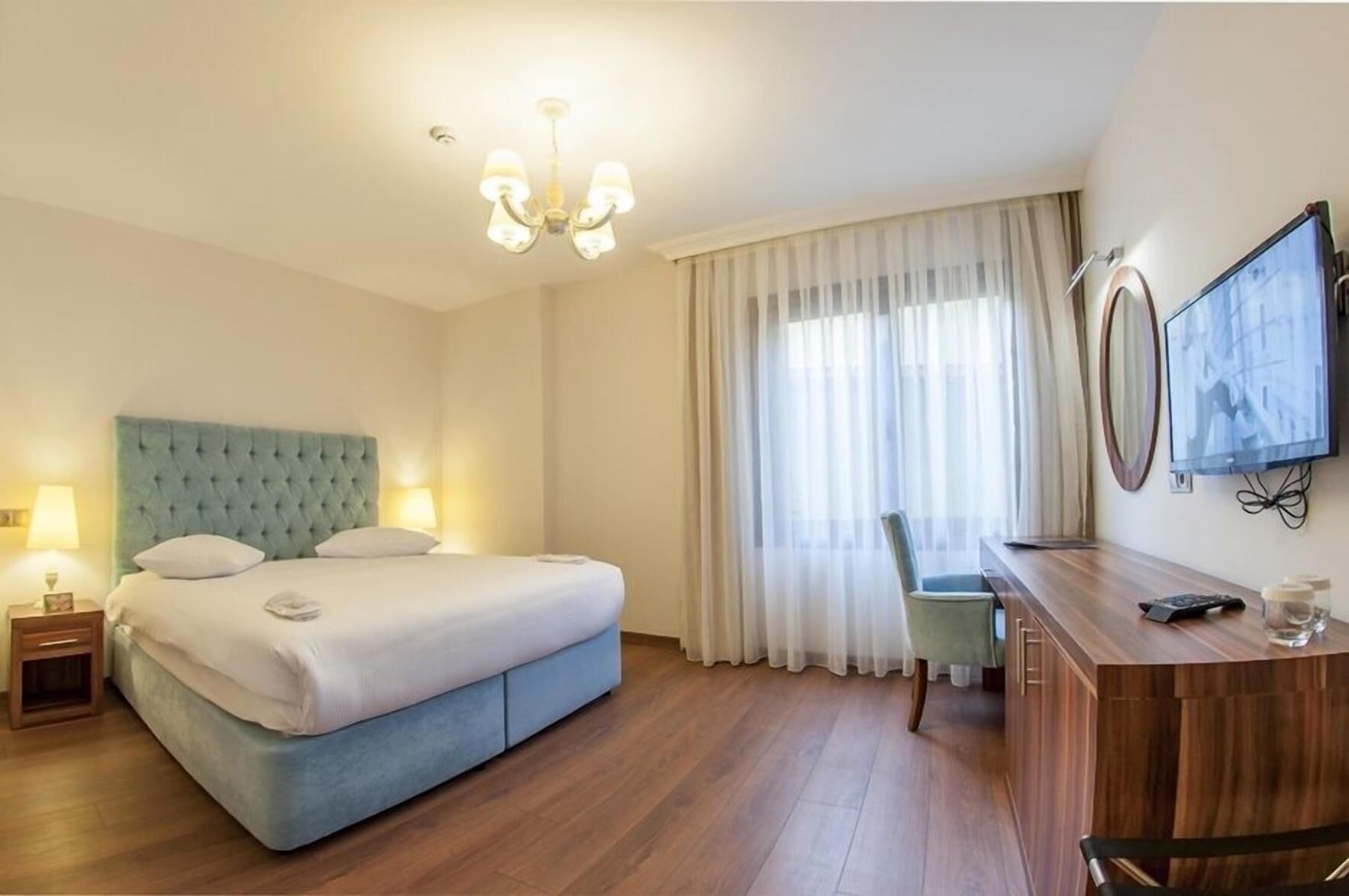 Minibar, cofre no quarto, com decoração personalizada 