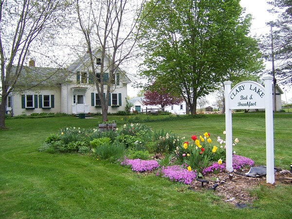 Clary Lake Bed And Breakfast - Augusta, ME