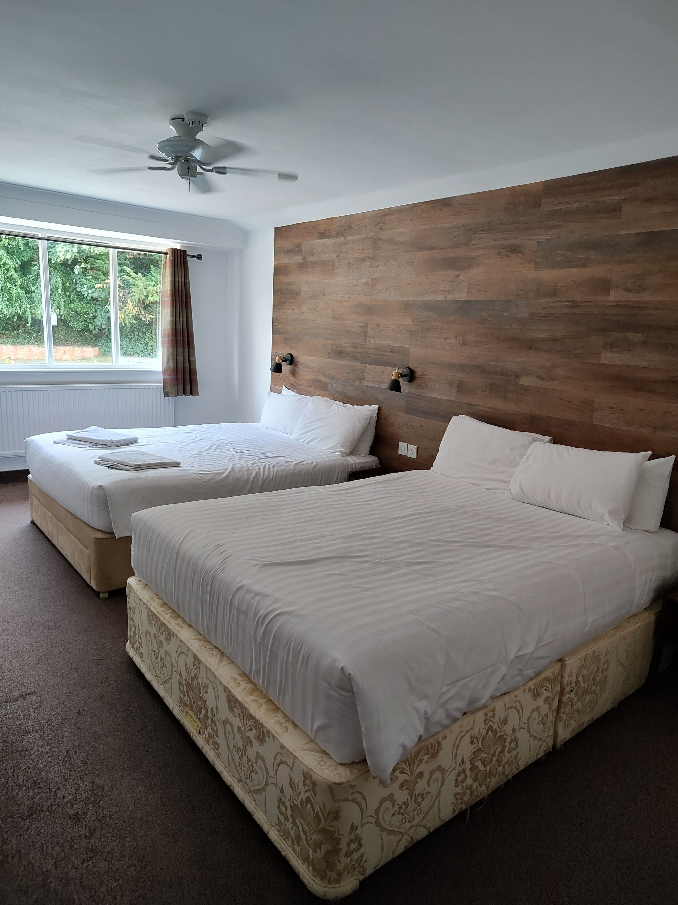 Quarto Triplo Económico, no edifício anexo | Secretária, Wi-fi grátis, roupa de cama fornecida 