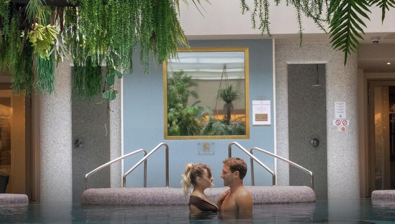 Salas para tratamentos a dois, sauna seca, banheira de hidromassagem