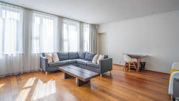 Apartamento Básico | Camas de colchão pillowtop, secretária