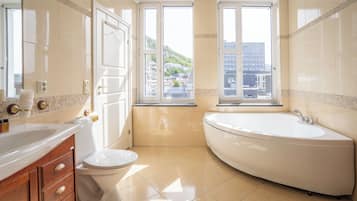 Apartamento Básico | Camas de colchão pillowtop, secretária