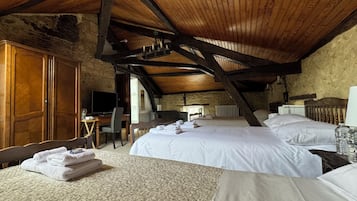 Suite Familiar, casa de banho anexa, vista para o jardim (Very Large Room) | Berços/camas para crianças grátis, roupa de cama fornecida