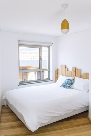 Duplex luxo, 3 quartos | Individualmente decorados, individualmente mobiliados, escrivaninha