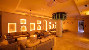 2 bares/lounges