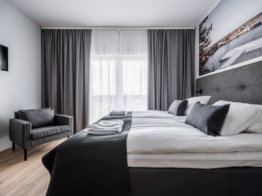 Cortinas blackout, ferros/tábuas de passar roupa, Wi-Fi de cortesia