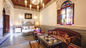 Suíte real | 1 quarto, frigobar, cofres nos quartos, individualmente decorados
