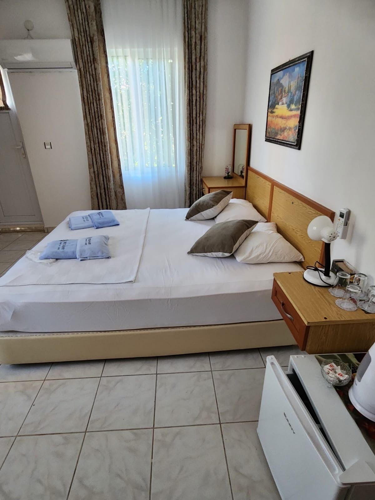 Roupas de cama premium, frigobar, individualmente decorados
