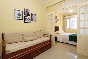 Estúdio Económico, 1 quarto, cozinha, vista parcial para o oceano | 1 quarto, ferro/tábua de engomar, Wi-fi grátis, roupa de cama fornecida 