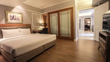 Quarto Familiar, 2 quartos | Cofre no quarto, secretária