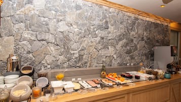 Café da manhã continental todos os dias (EUR 7 por pessoa)