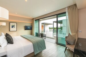 Quarto luxo, vista para a piscina | Roupas de cama premium, frigobar, cofres nos quartos