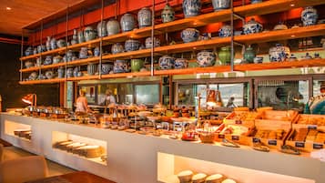 Café da manhã com buffet grátis todos os dias