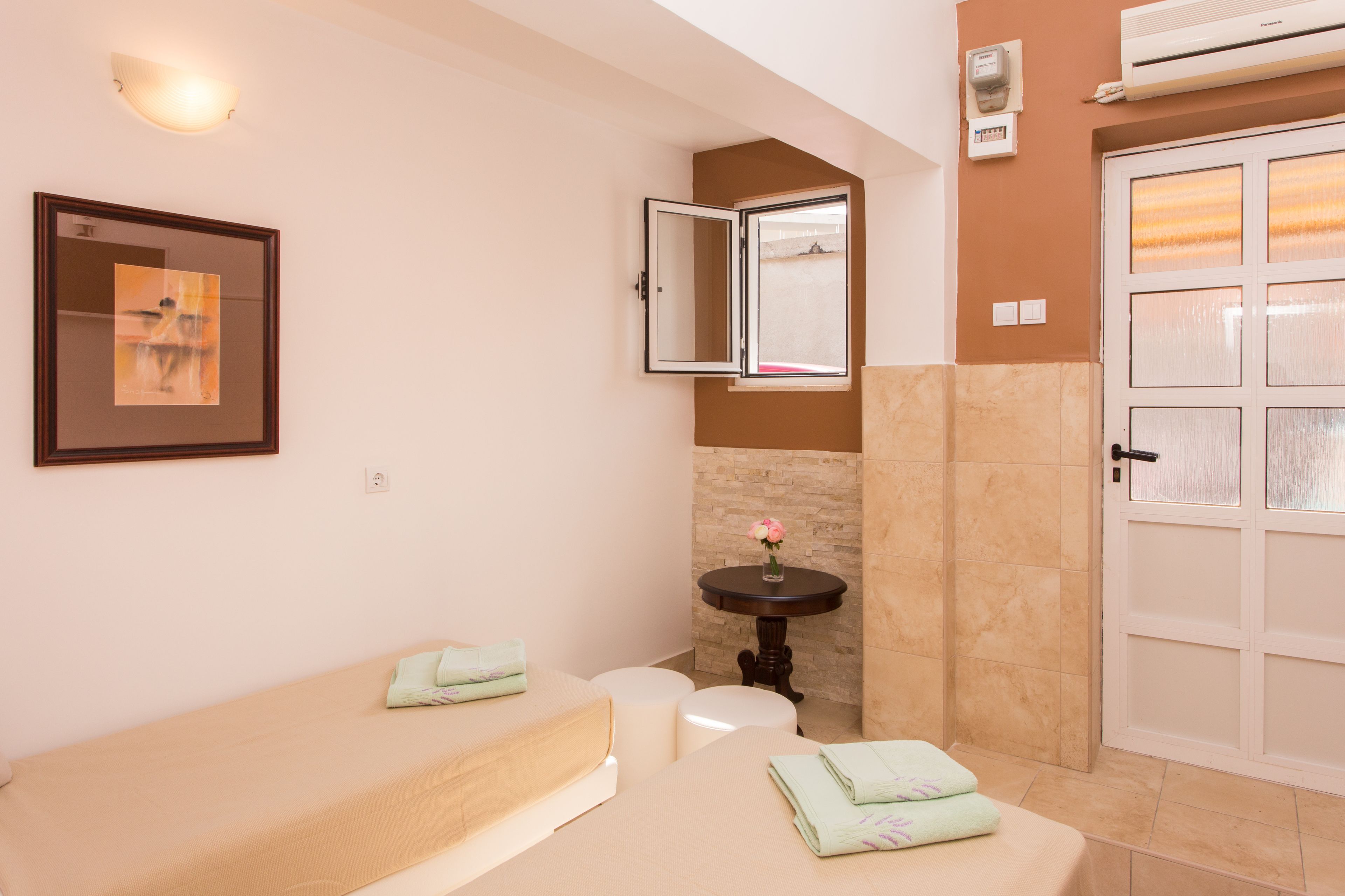 Quarto duplo standard | Frigobar, Wi-Fi de cortesia, roupa de cama